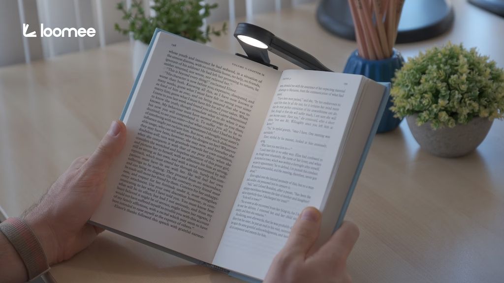 Loomee | The Most Comfortable Book Light Ever - Hunt4Best